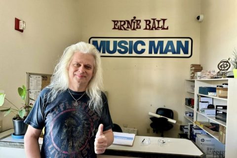 Alapi István a „gitárgyárban” - Hard Rock Magazin